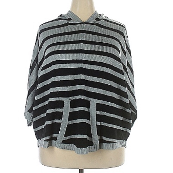 Belle Du Jour | Sweaters | Euc Belle Du Jour Hoodes Sweater Poncho ...